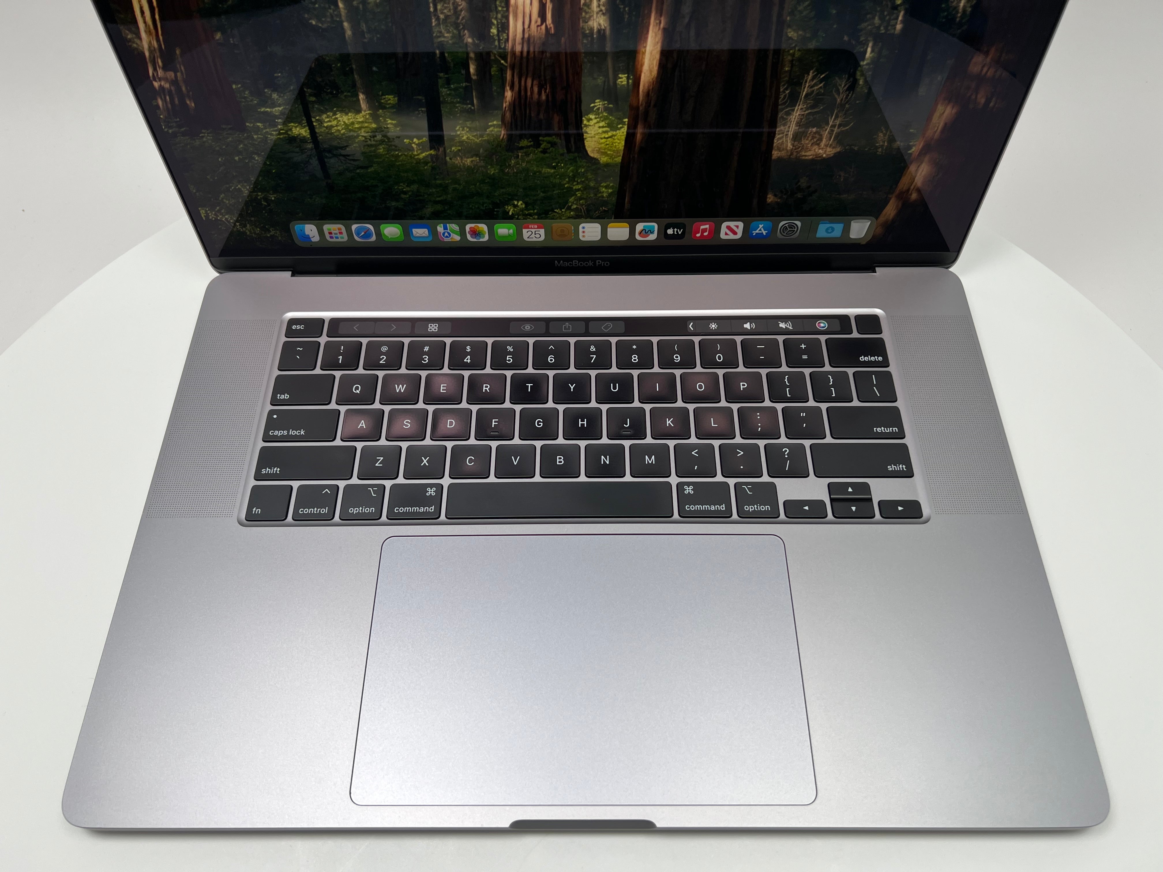 MacBook Pro (2019) 16-inch – Intel Core i9 2.4GHz • Radeon Pro 5300M ...